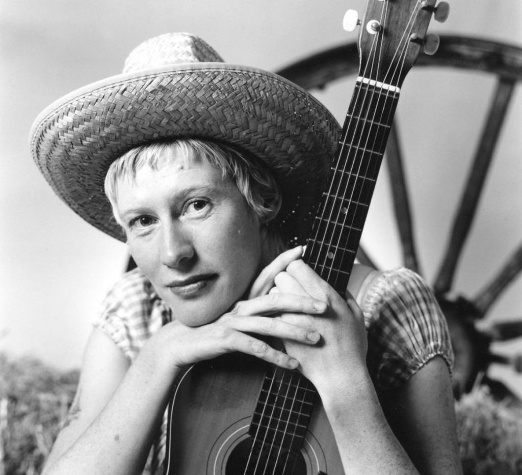 The Mekons' Sally Timms twangs in to support Community Land Trust - 48 ...