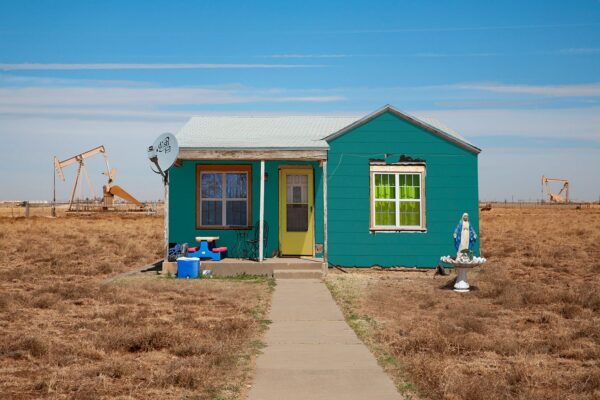 In Lisa Levine's house photographs, an exploration of isolation and ...