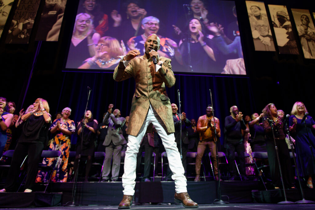 Live Shots: A joyful noise at GLIDE's Annual Holiday Jam - 48 hills