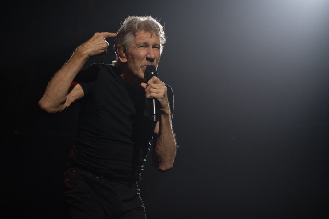 Live Shots: Roger Waters, still making waves, lit up Chase Center - 48 ...