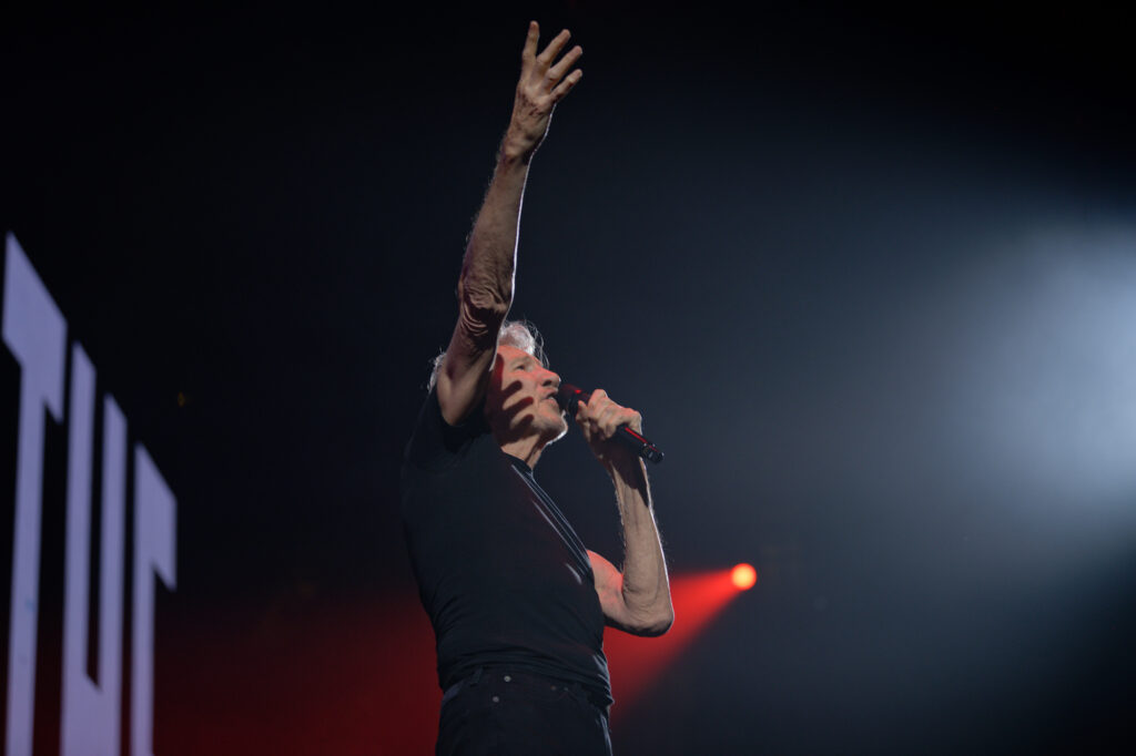 Live Shots: Roger Waters, still making waves, lit up Chase Center - 48 ...