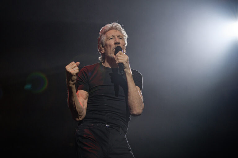 Live Shots: Roger Waters, still making waves, lit up Chase Center - 48 ...