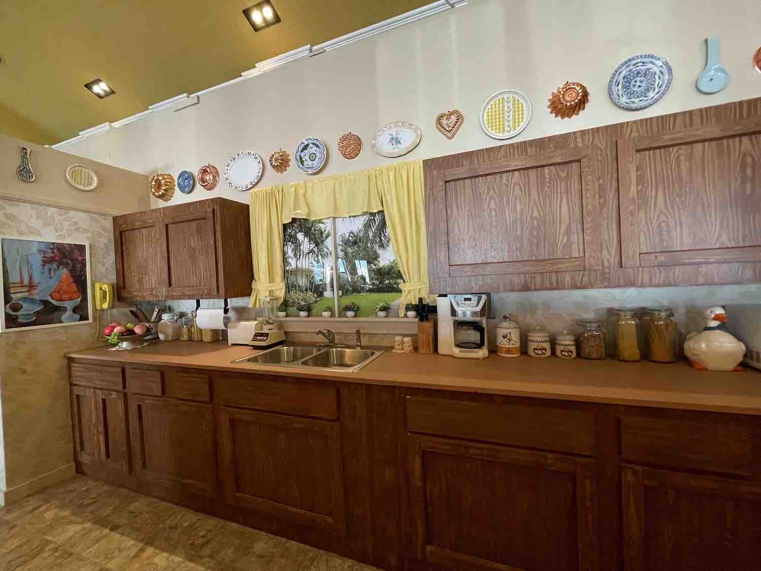 Good Taste: Grab the cheesecake, Rose—Golden Girls Kitchen is coming to ...