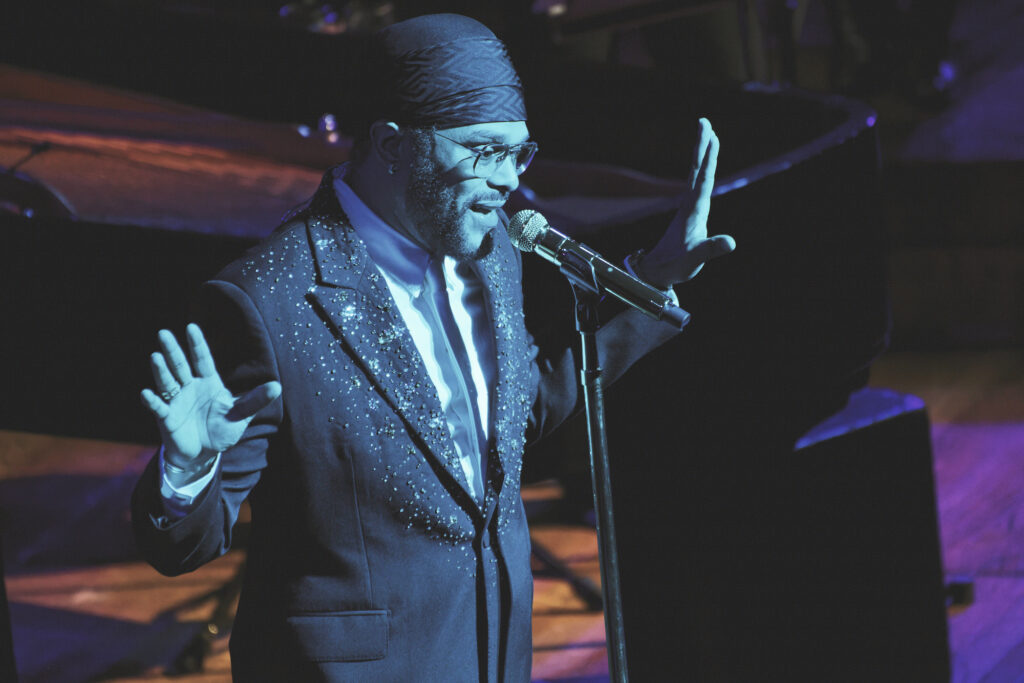 Live Shots: Maxwell brought some smooth 'n sexy to the symphony - 48 hills