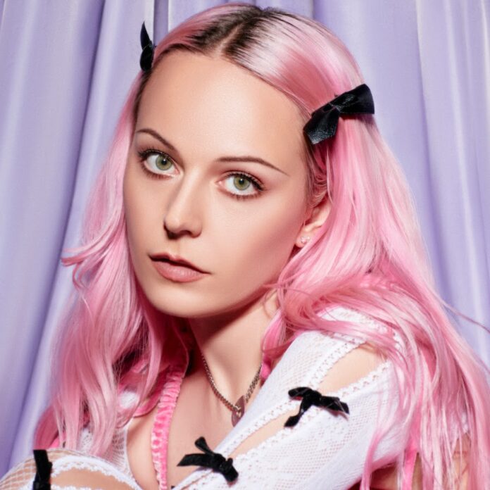 Hannah Diamond's glistening hyperpop explores 'the space between being ...