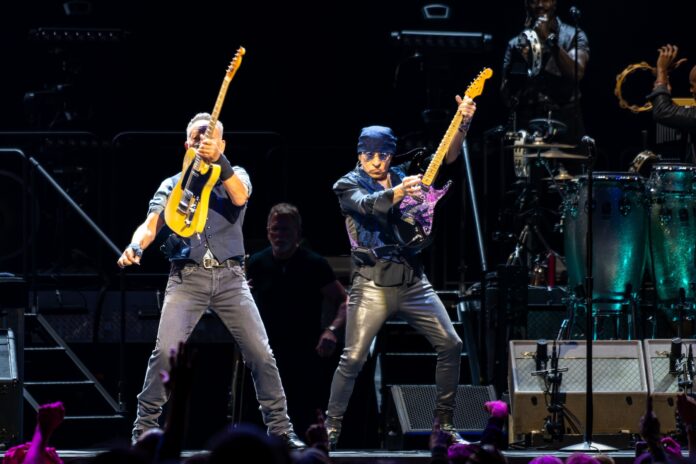 Live Shots: Bruce Springsteen rocked Chase Center with a marathon set ...