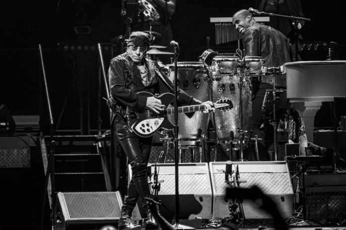 Live Shots: Bruce Springsteen rocked Chase Center with a marathon set ...