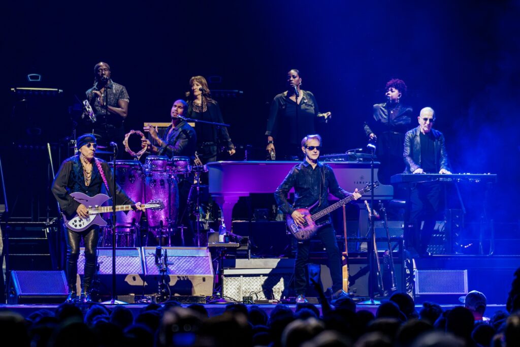 Live Shots: Bruce Springsteen rocked Chase Center with a marathon set ...