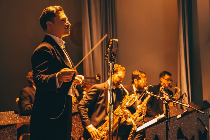 Live Shots: A glamorous trip back to the 1930s with Alex Mendham and ...